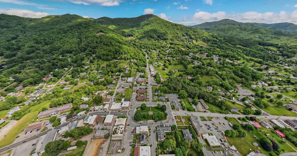 5 Outdoor Activities in Burnsville, NC | Our State